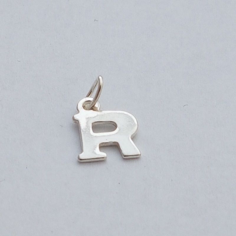 Stříbrný přívěsek písmeno R | iBeauty.cz